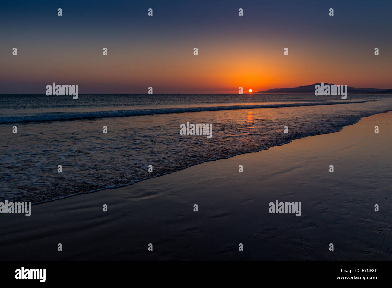 Open ocean sun hi-res stock photography and images - Alamy