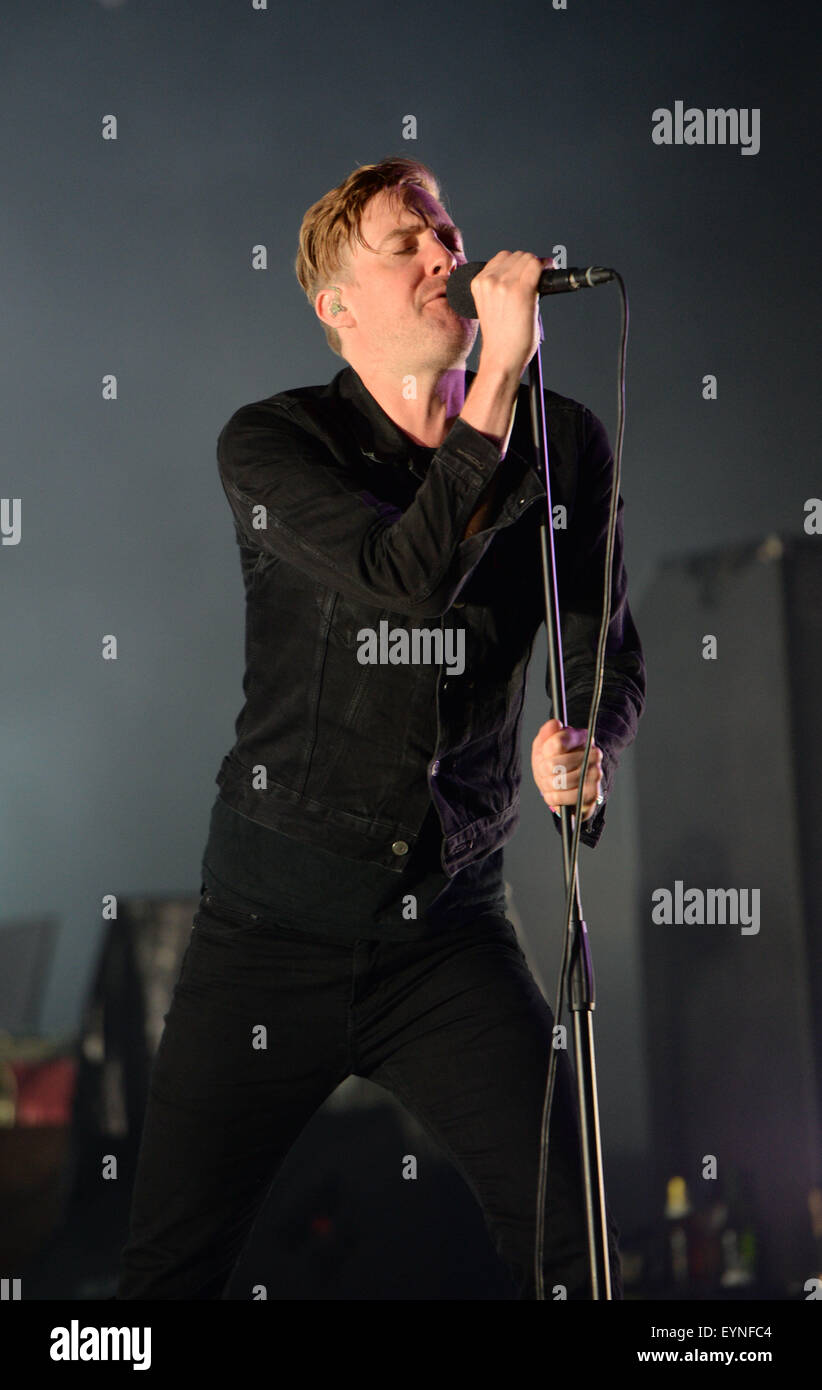Rock band Kaiser Chiefs, lead singer Ricky Wilson, on stage at Camp ...