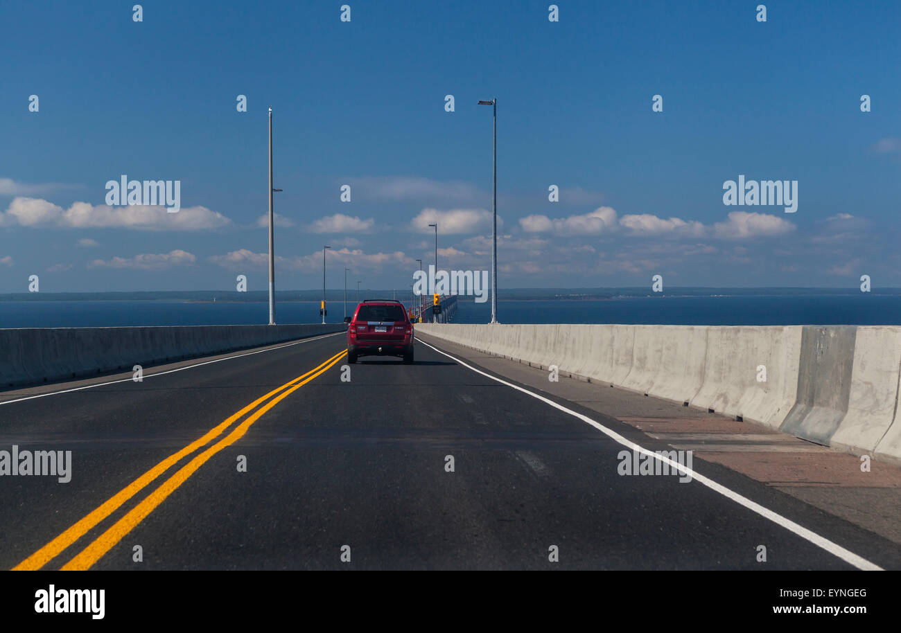 Confederation bridge,Pont de la Confédération, between Prince Edward ...