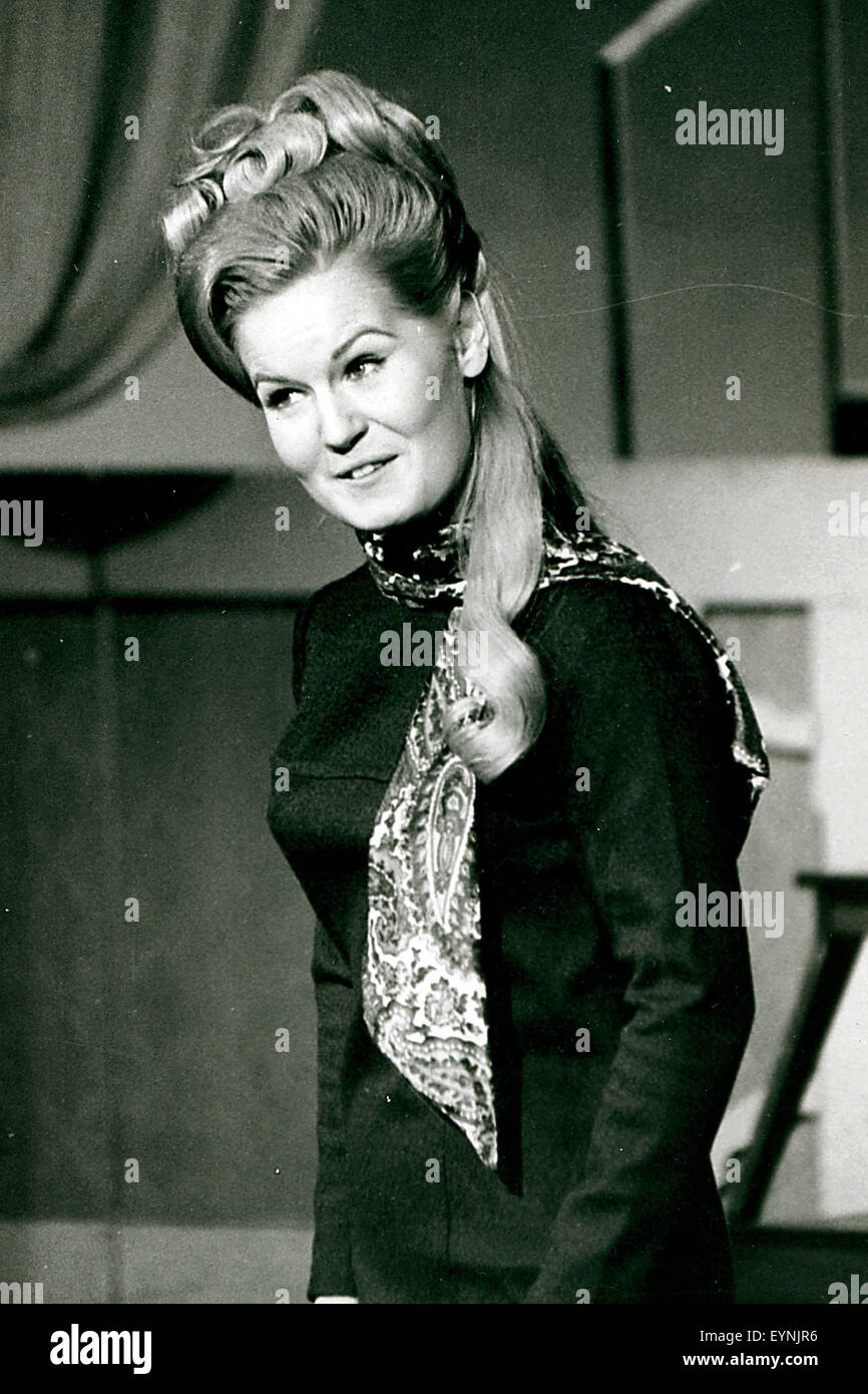 File. 1st Aug, 2015. US country singer LYNN ANDERSON (September 26 ...