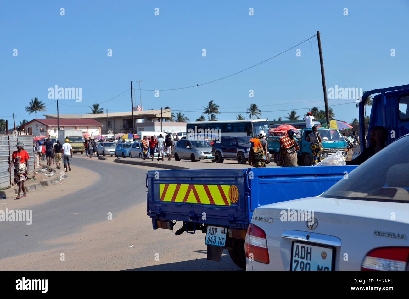 Roadside scenes of life on the main road between Inhambane and Maputo ...