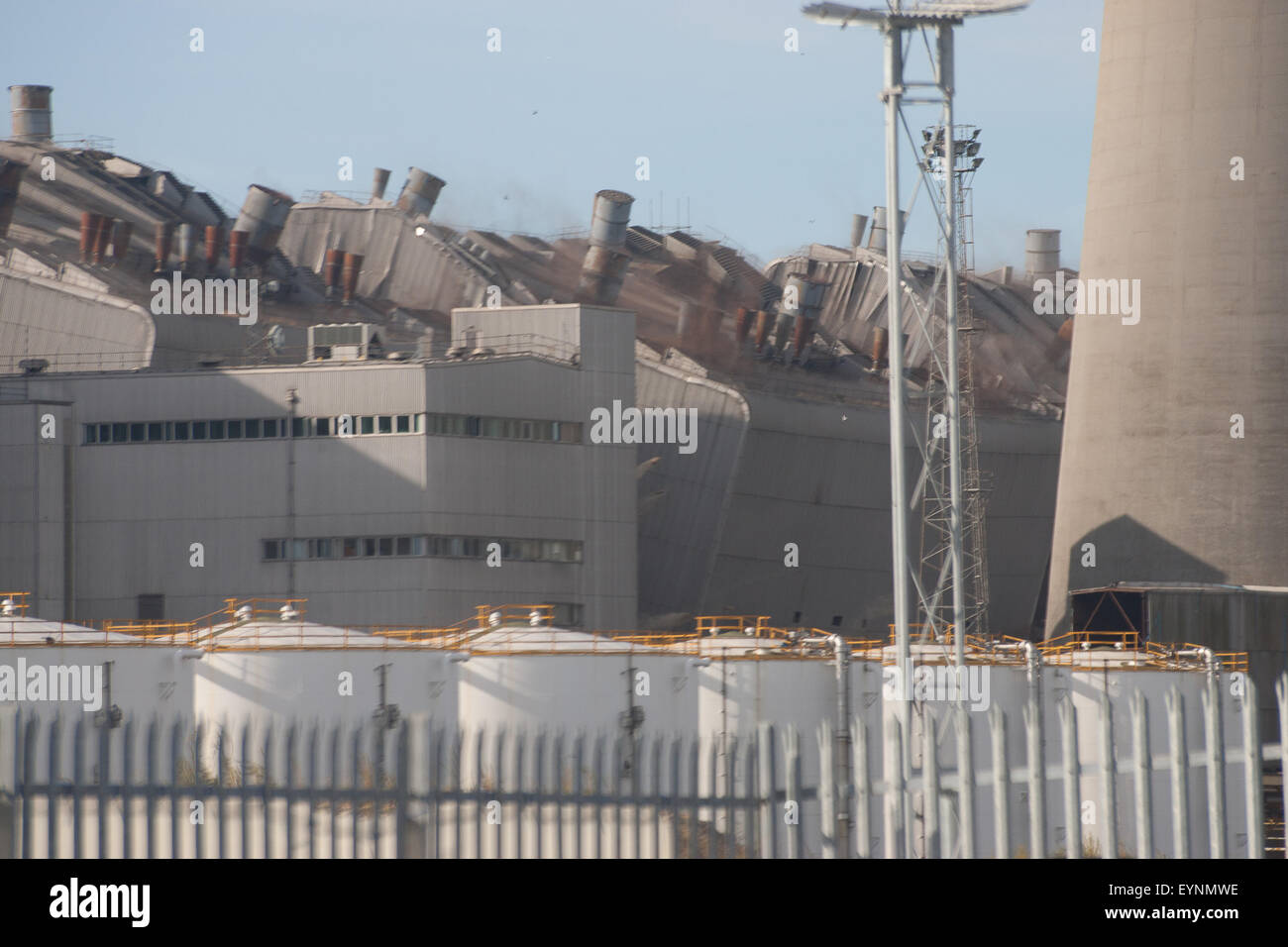 Medway, Kent. 2nd Aug, 2015. Kingsnorth power station 3 boiler houses ...