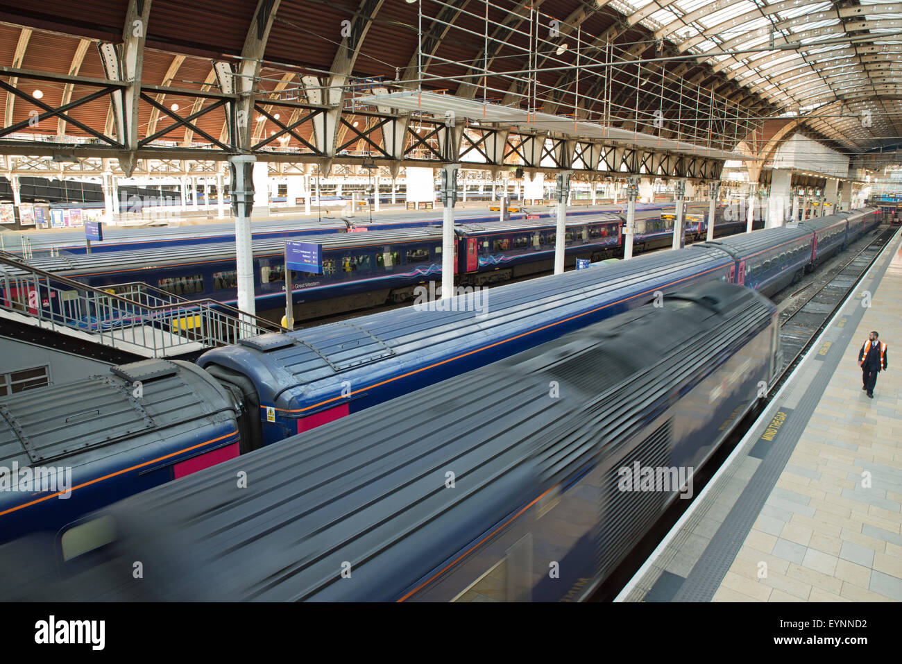 Inside victoria station london england hi-res stock photography and ...