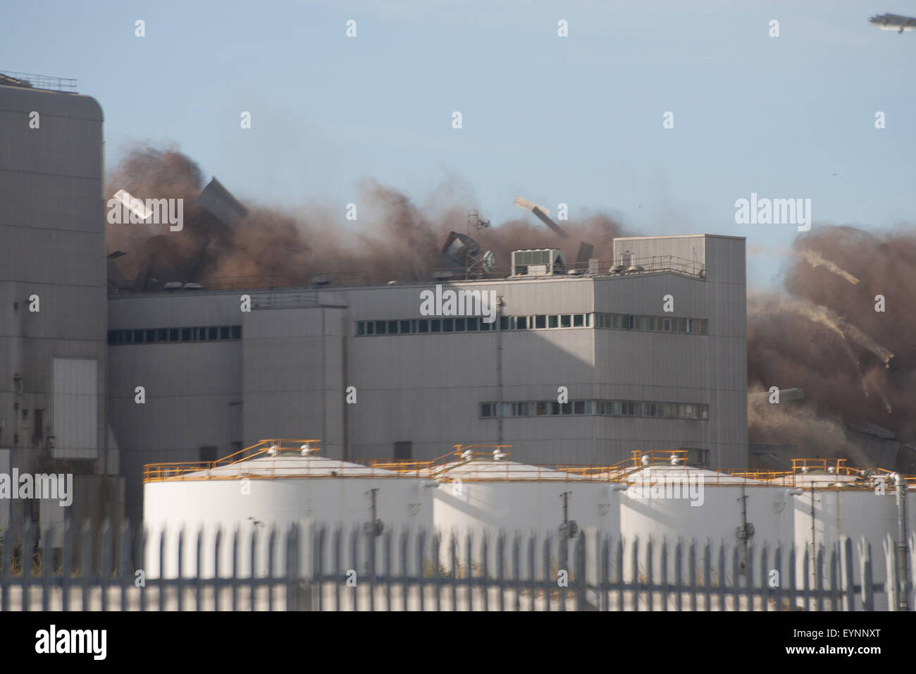 Medway, Kent. 2nd Aug, 2015. Kingsnorth power station 3 boiler houses ...
