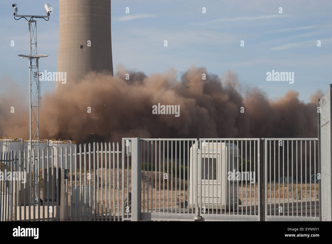 Medway, Kent. 2nd Aug, 2015. Kingsnorth power station 3 boiler houses ...