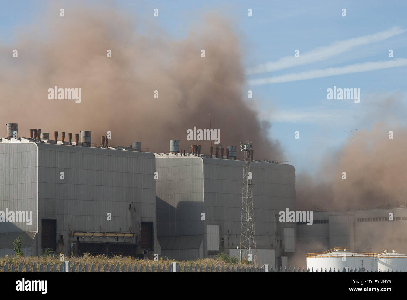 Medway, Kent. 2nd Aug, 2015. Kingsnorth power station 3 boiler houses ...
