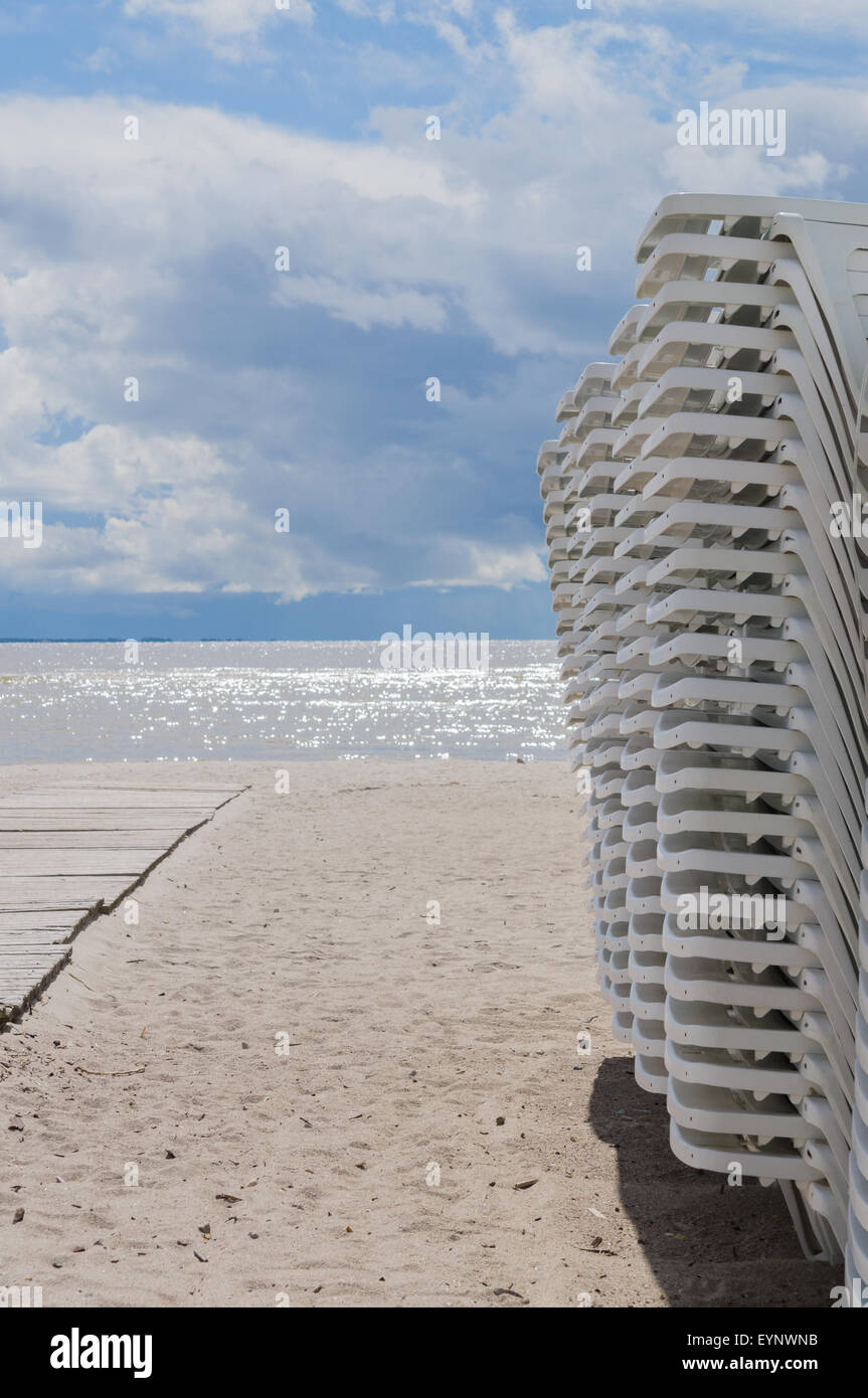 Empty White Sun Lounger Sunbeds High Resolution Stock Photography and ...