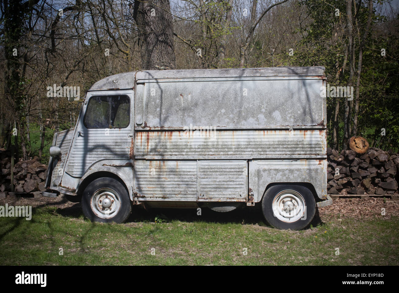 Old rusted van hi-res stock photography and images - Alamy