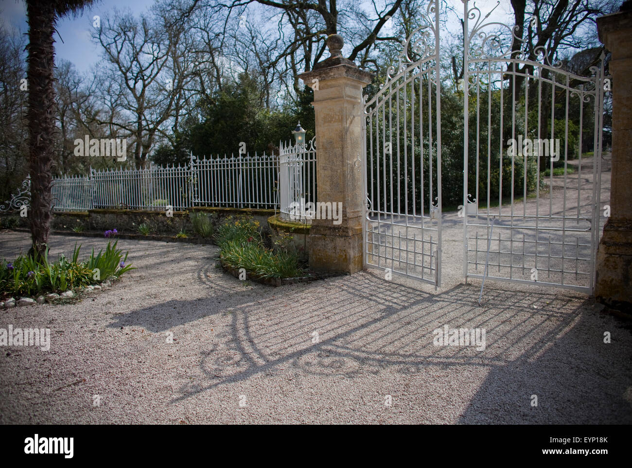 Gates home grand stately hi-res stock photography and images - Alamy