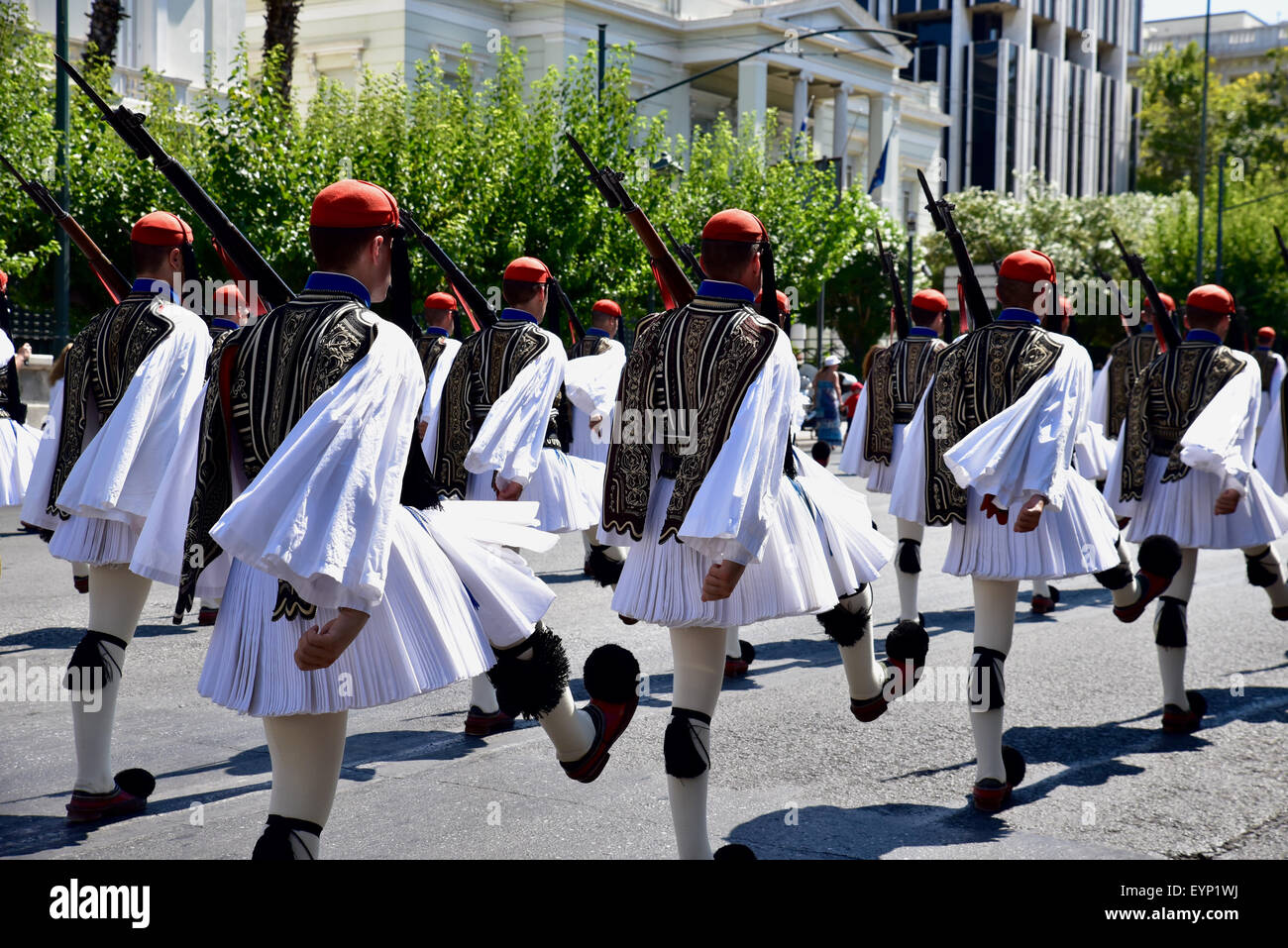 Evzones soldiers changing guard hi-res stock photography and images - Alamy