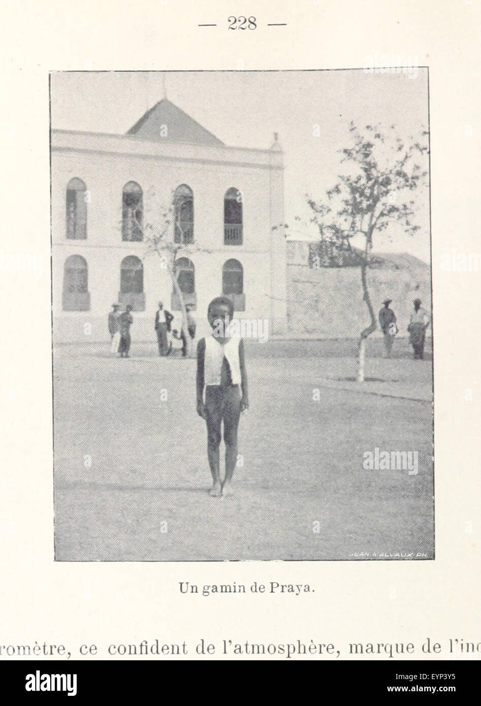 An image from 'Heures africaines,' showing unpublished photographs from ...