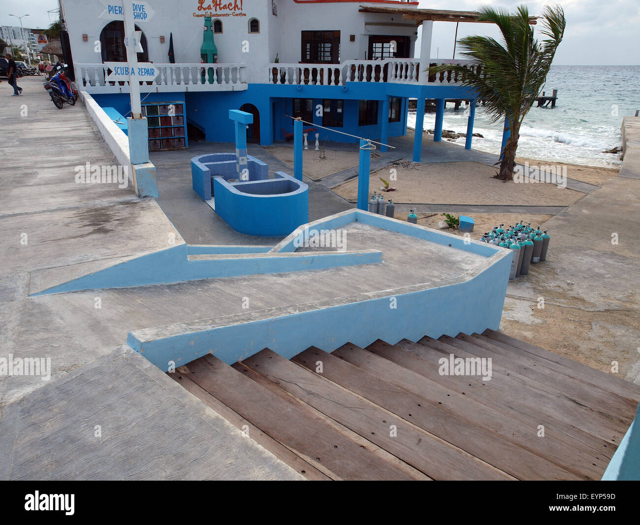 Wheelchair access ramp to the beach Stock Photo - Alamy