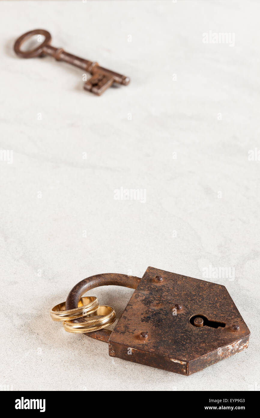 Rusty old padlock with key and wedding rings Stock Photo - Alamy