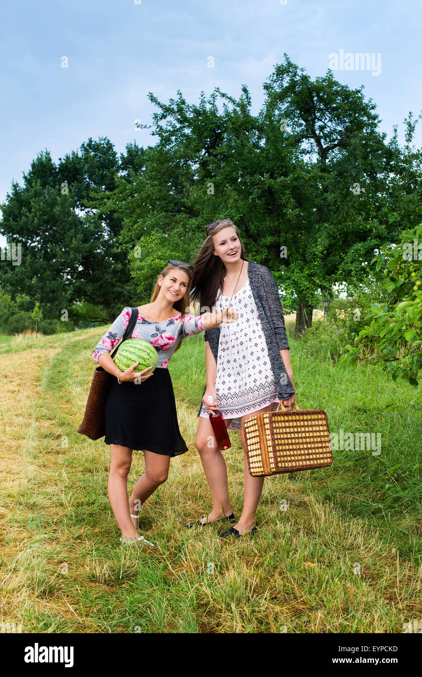 Two girls getting ready for a picnic Stock Photo - Alamy