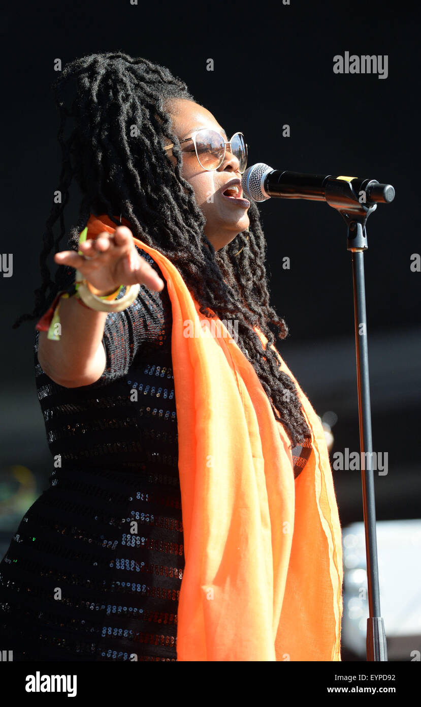 Soul singing hi-res stock photography and images - Alamy