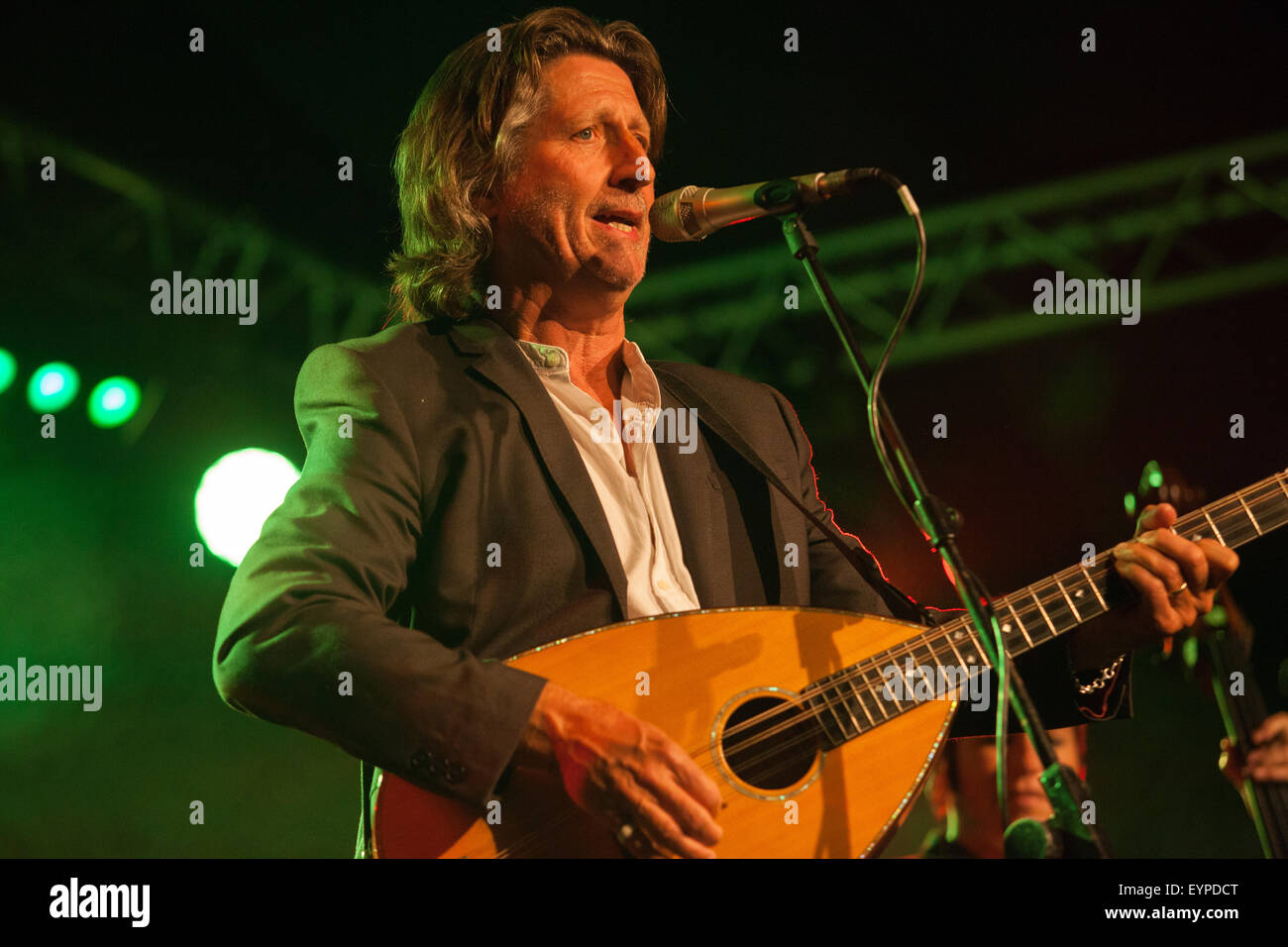 Sidmouth, Devon, 2nd Aug 2015. Steve Knightley of "Show of Hands" on ...