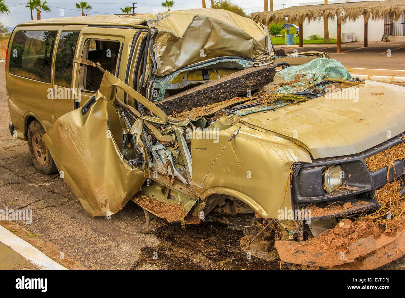 Cars crashed hi-res stock photography and images - Alamy