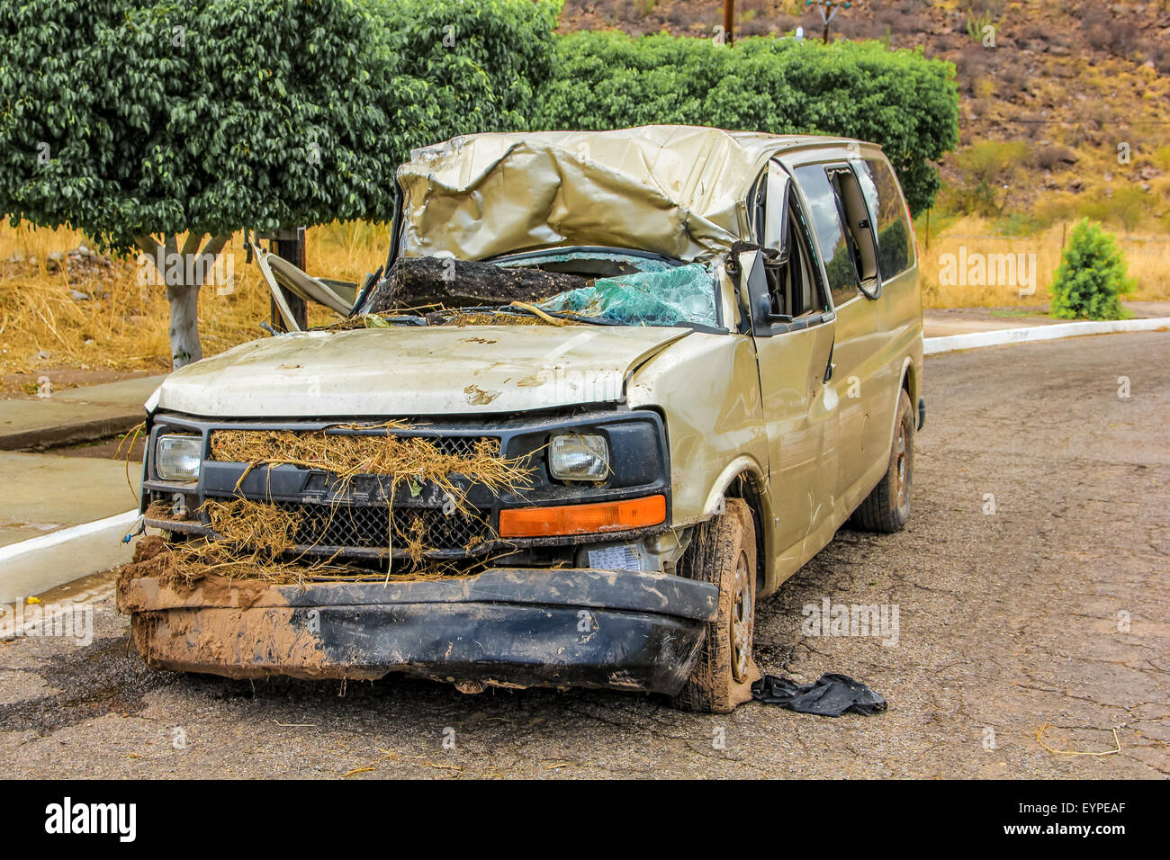 Car crashed damage hi-res stock photography and images - Alamy