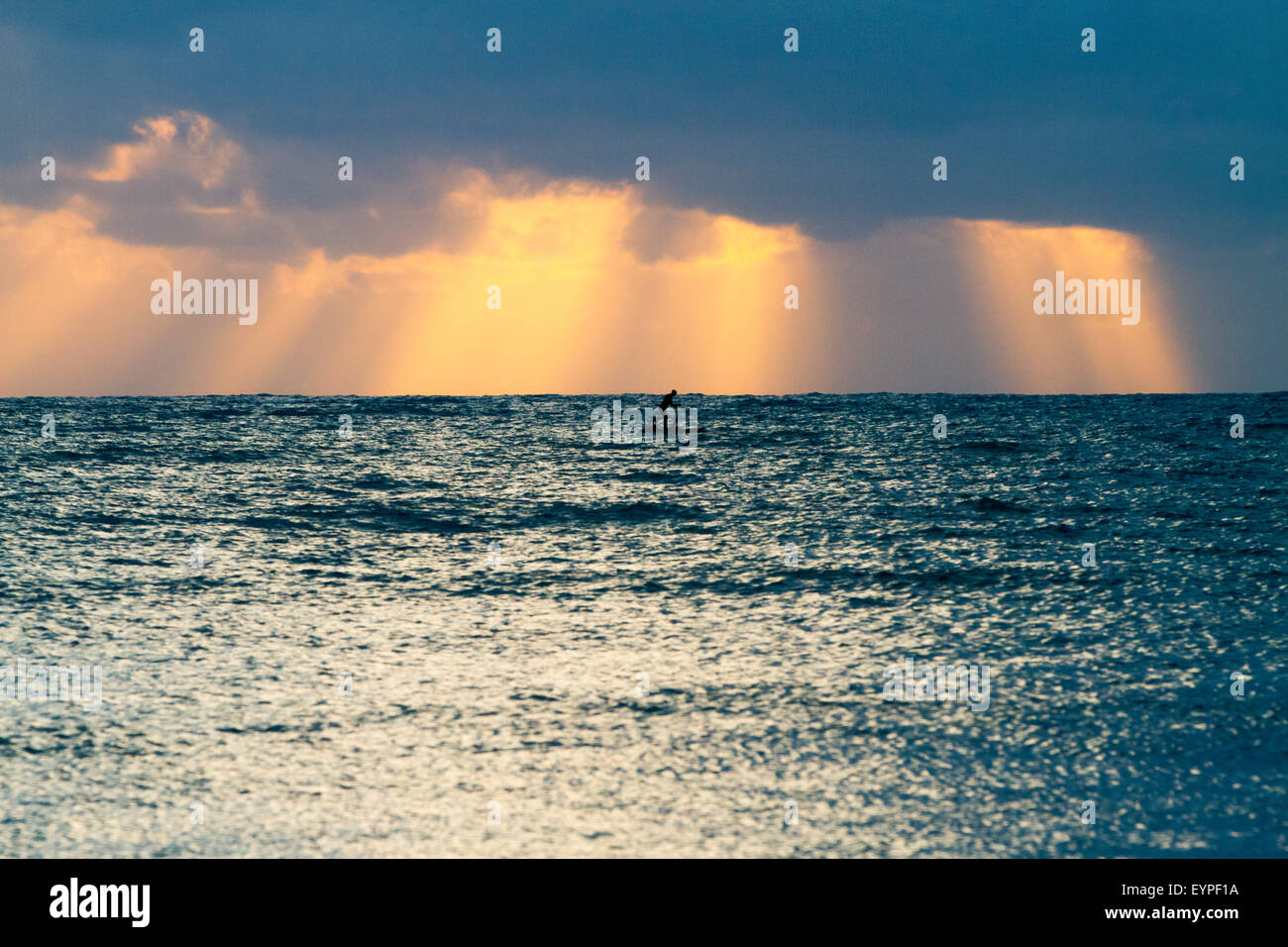 Light reflection on the ocean at sunrise Stock Photo - Alamy