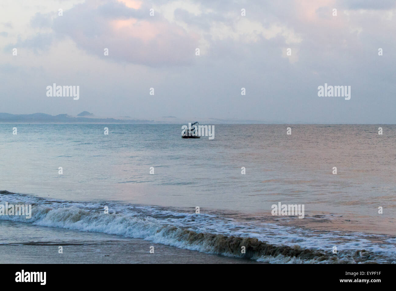 Light reflection on the ocean at sunrise Stock Photo - Alamy