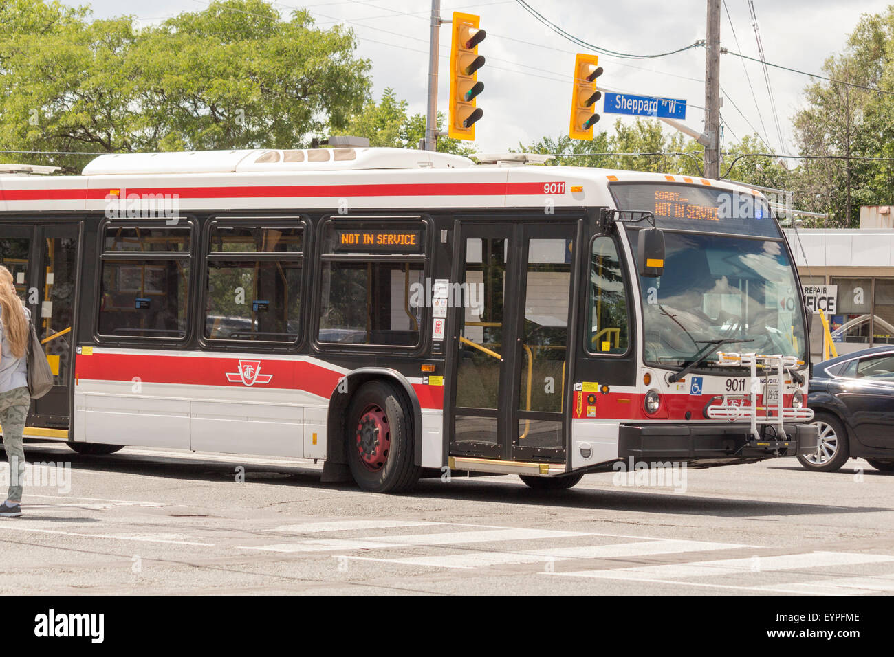 Out of Service TTC Novabus Hybrid bus turning on to Sheppard Avenue in ...