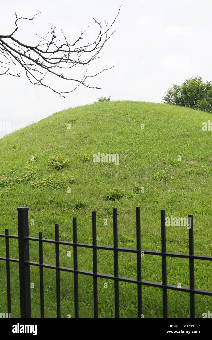 Indian Burial Mounds High Resolution Stock Photography and Images - Alamy