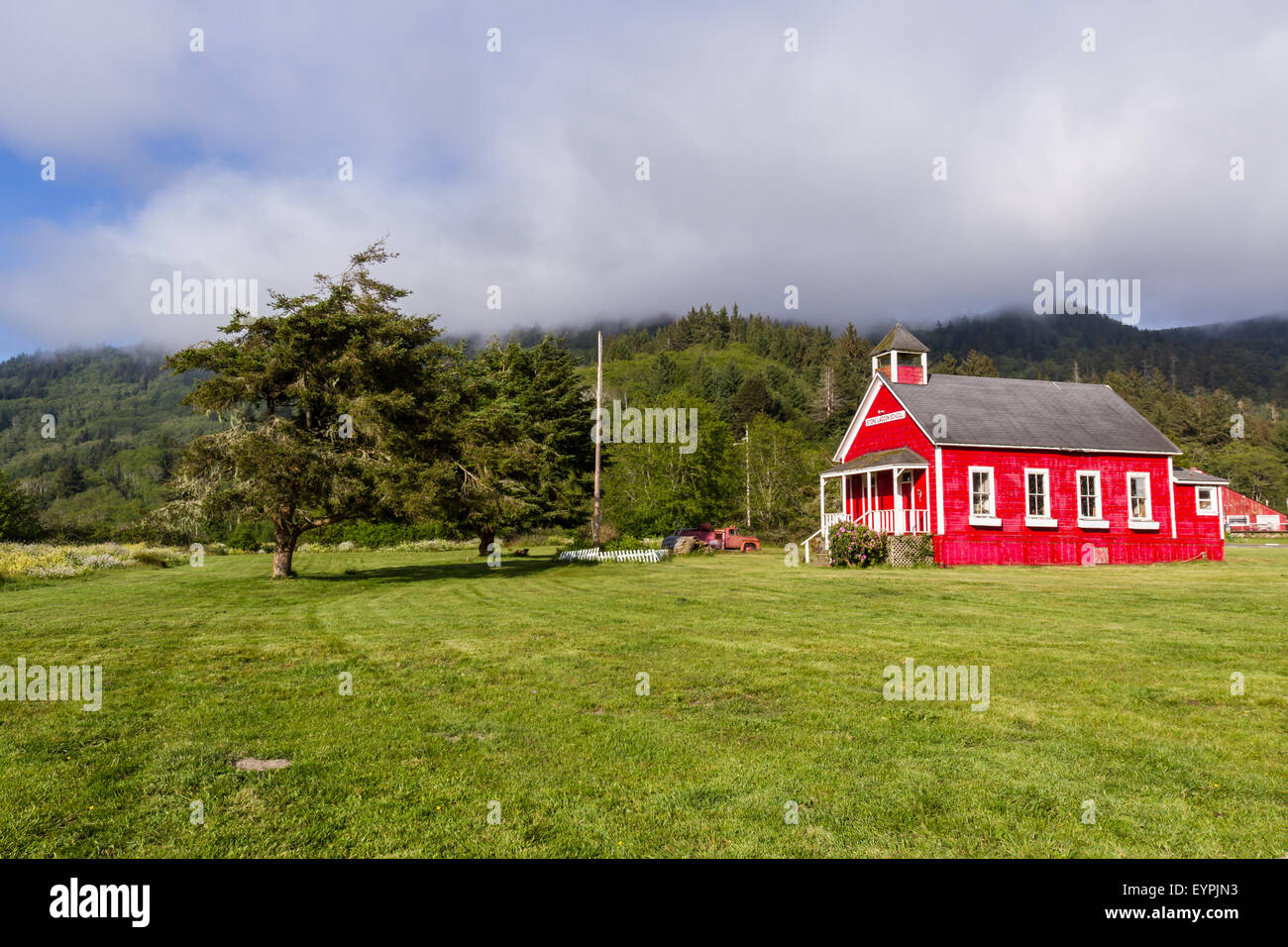 Little red school house hi-res stock photography and images - Alamy