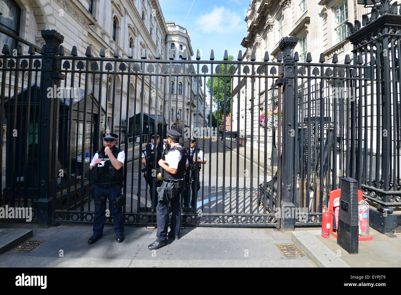 High security downing street hi-res stock photography and images - Alamy
