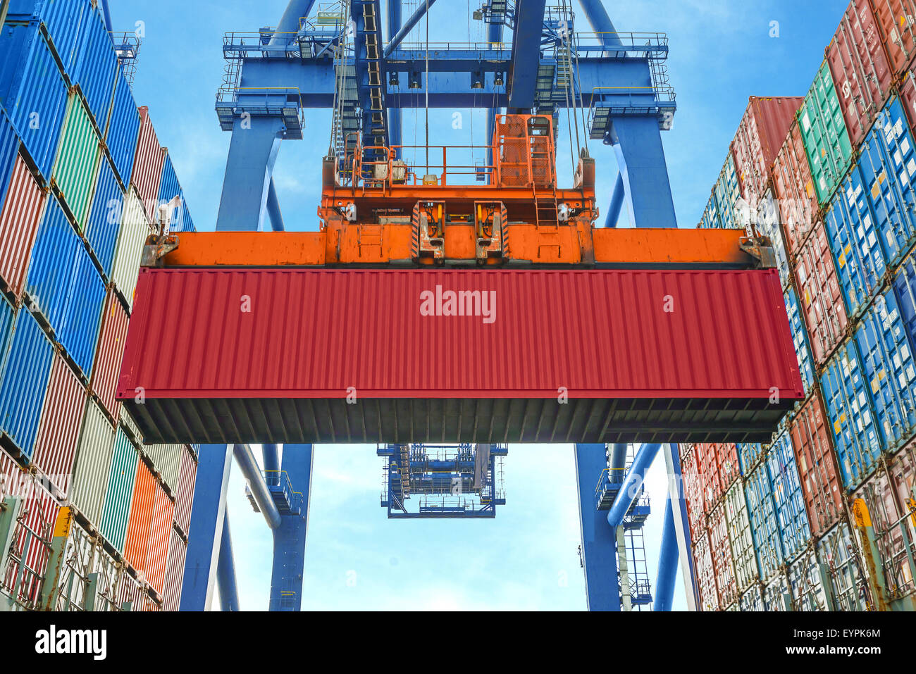 Shipping container crane hi-res stock photography and images - Alamy