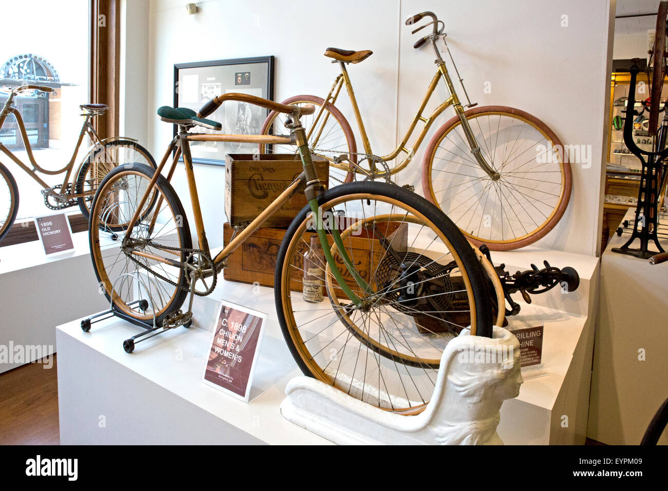 Mens womens hi-res stock photography and images - Alamy