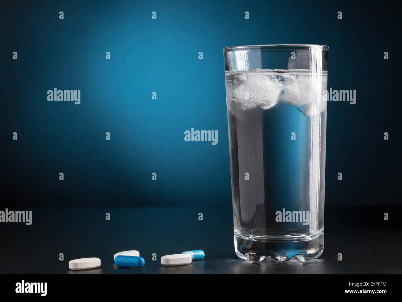 Clear blue pill hi-res stock photography and images - Alamy