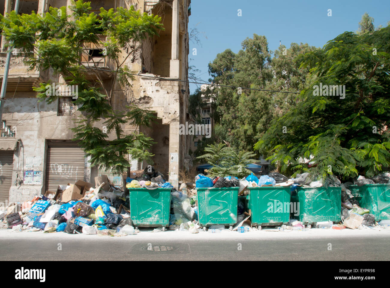 Garbage piles up in the streets of Beirut Lebanon Stock Photo - Alamy