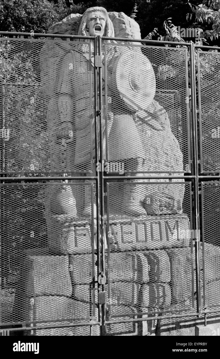 William wallace sword stirling hi-res stock photography and images - Alamy