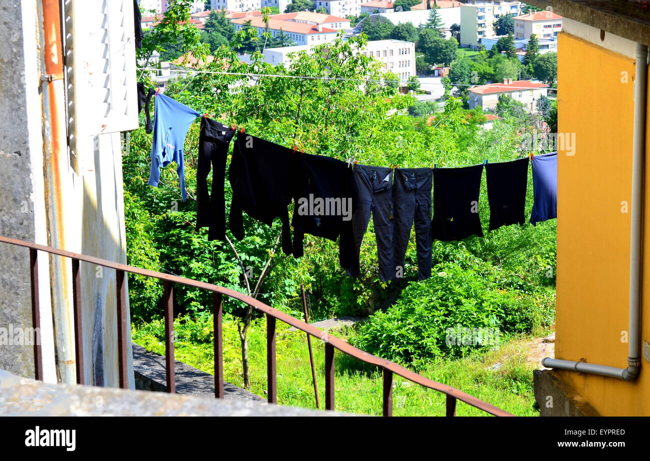 Clothes line between buildings hi-res stock photography and images - Alamy