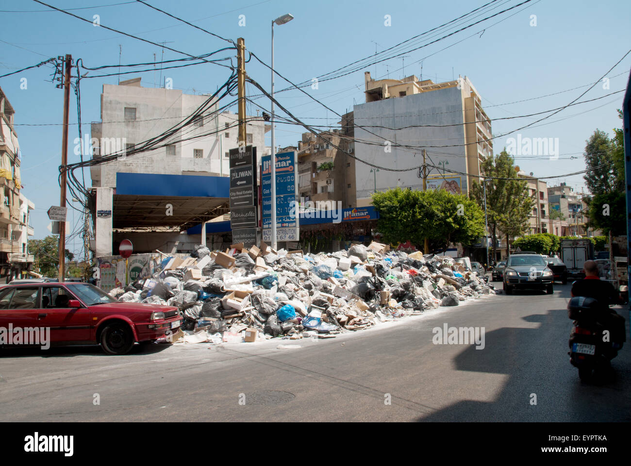 Garbage piles up in the streets of Beirut Lebanon 2015 Stock Photo - Alamy
