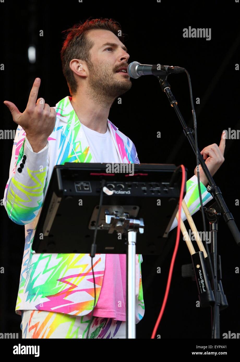 Bright Light Bright Light perform live in concert at the Kent ...