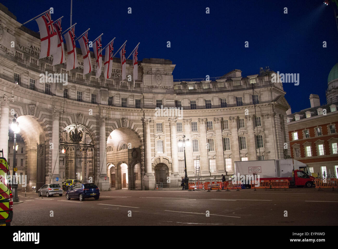 Londons Trafalgar Square shut down for the filming of Bond. Featuring ...