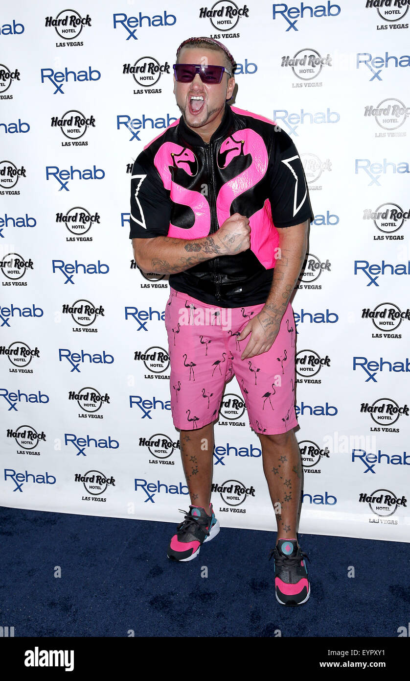 Riff Raff Caps Off The Weekend With a Performance at REHAB at Hard Rock ...