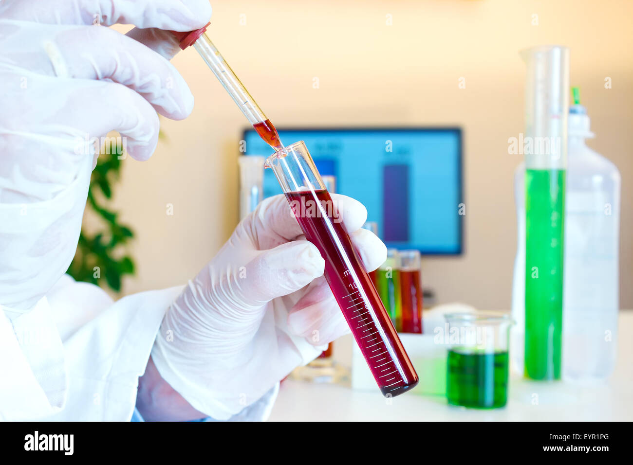 Science laboratory group research hi-res stock photography and images ...
