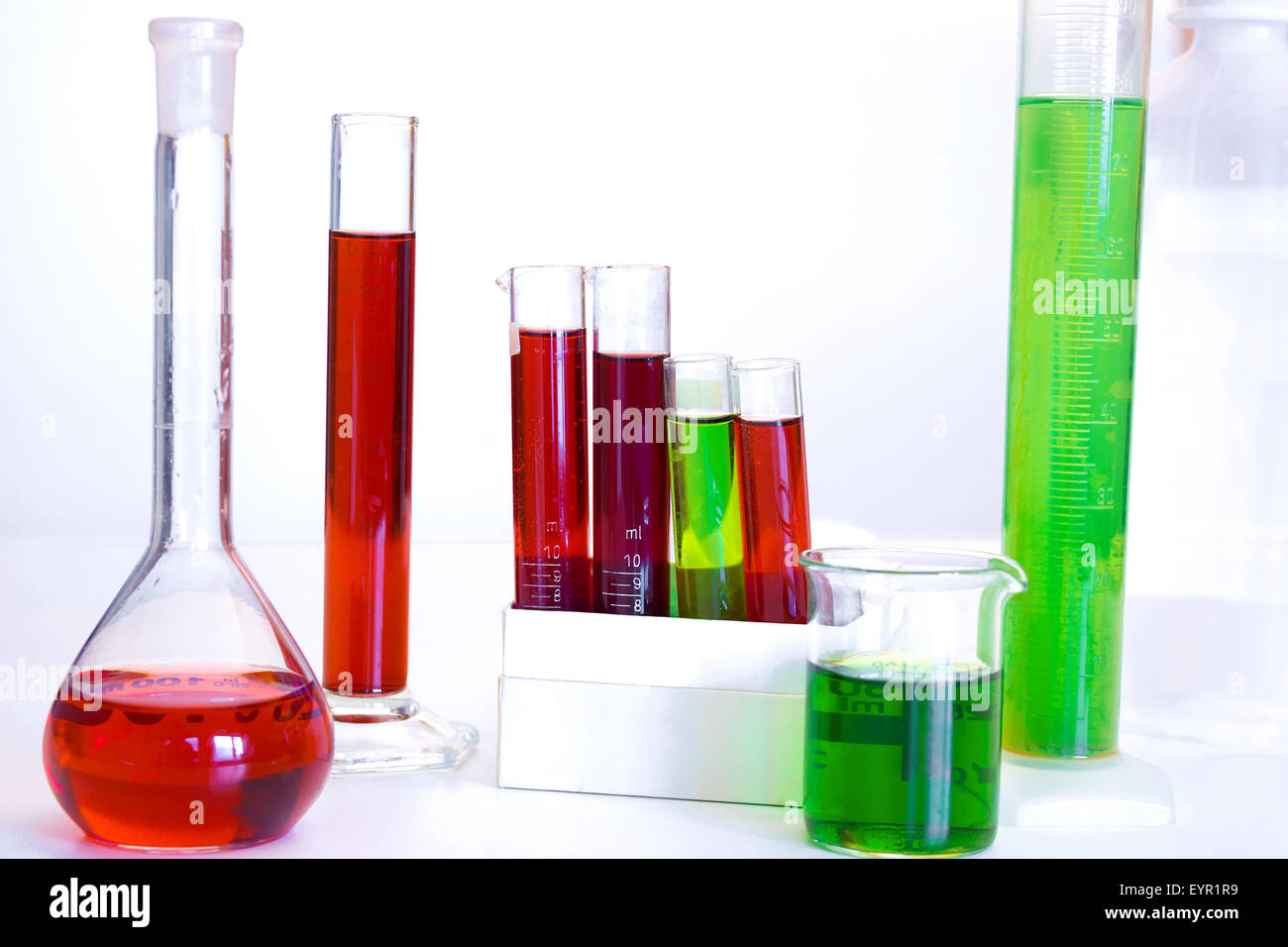 Physics research laboratory hi-res stock photography and images - Alamy
