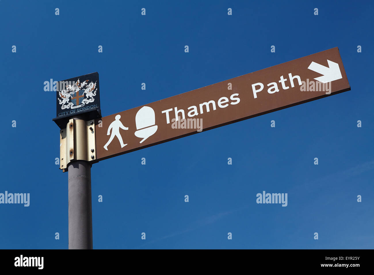 Sign indicating the Thames path Stock Photo - Alamy
