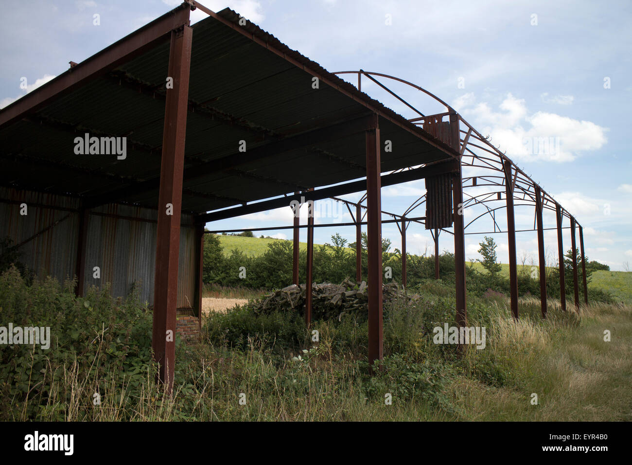 Derelict barn uk hi-res stock photography and images - Alamy