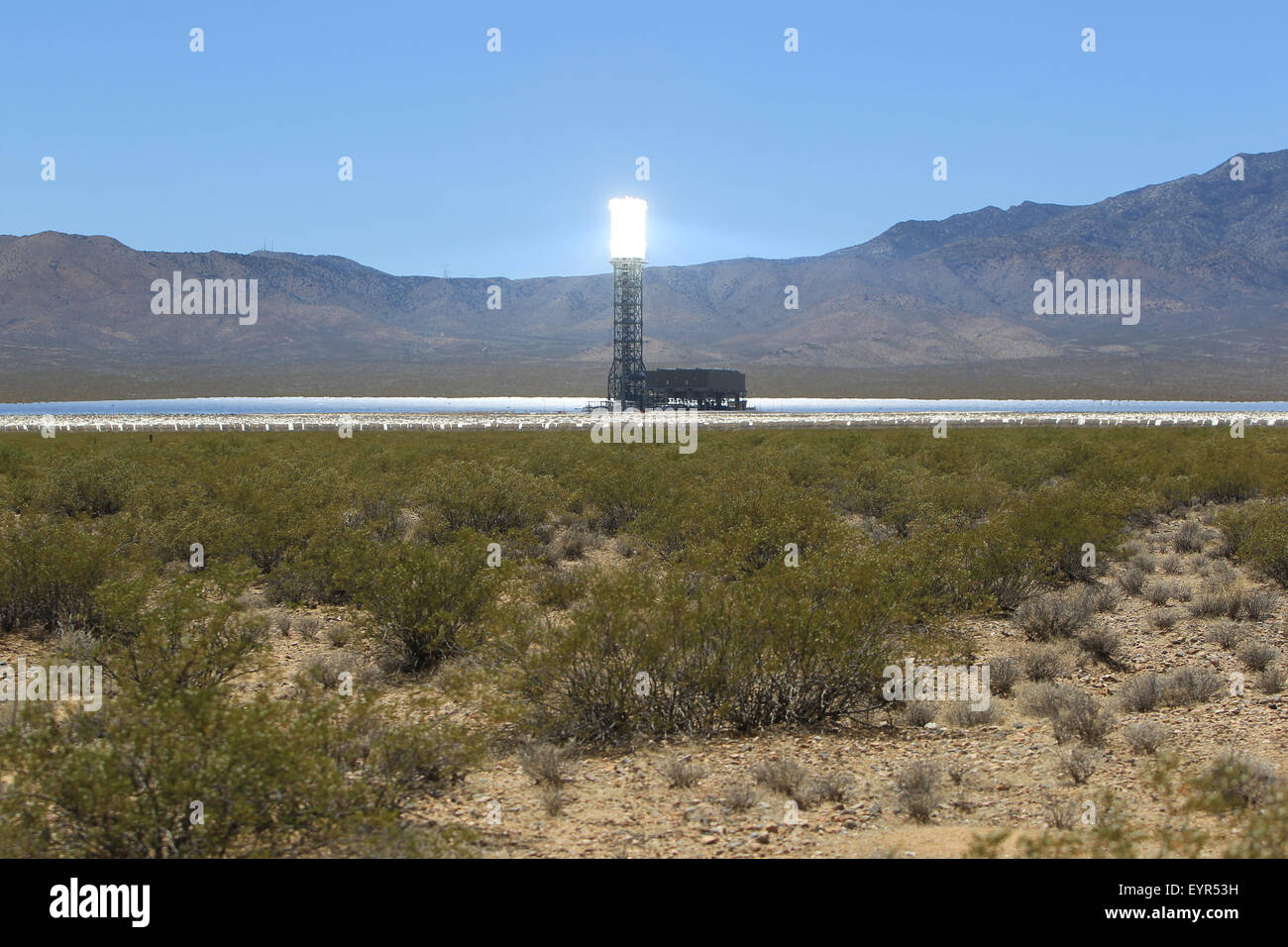 A solar farm that uses 1000's of large mirrors to super heat water to ...