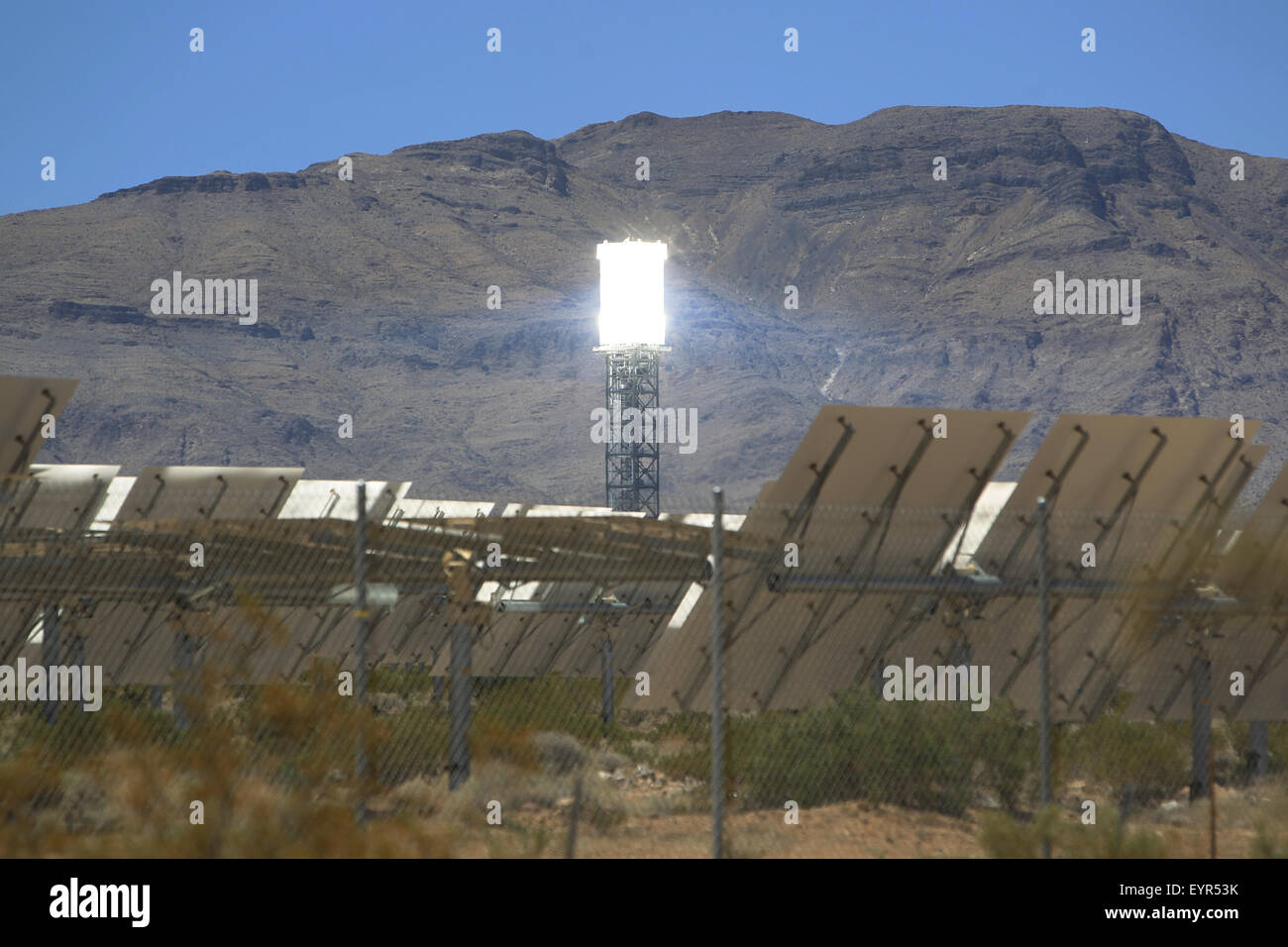 A solar farm that uses 1000's of large mirrors to super heat water to ...