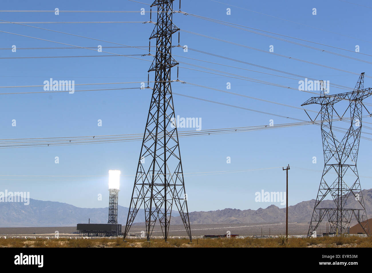 A solar farm that uses 1000's of large mirrors to super heat water to ...