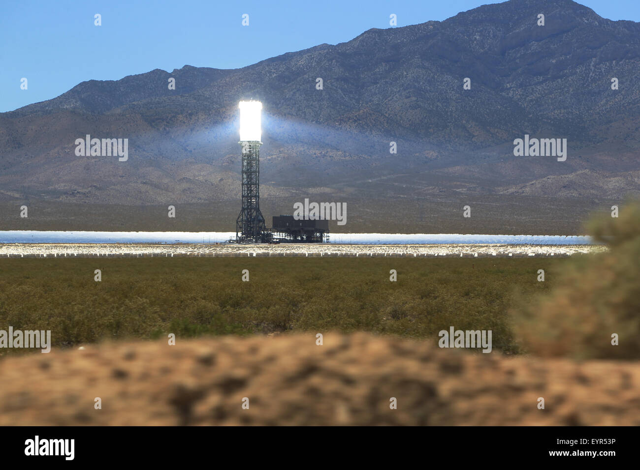 A solar farm that uses 1000's of large mirrors to super heat water to ...