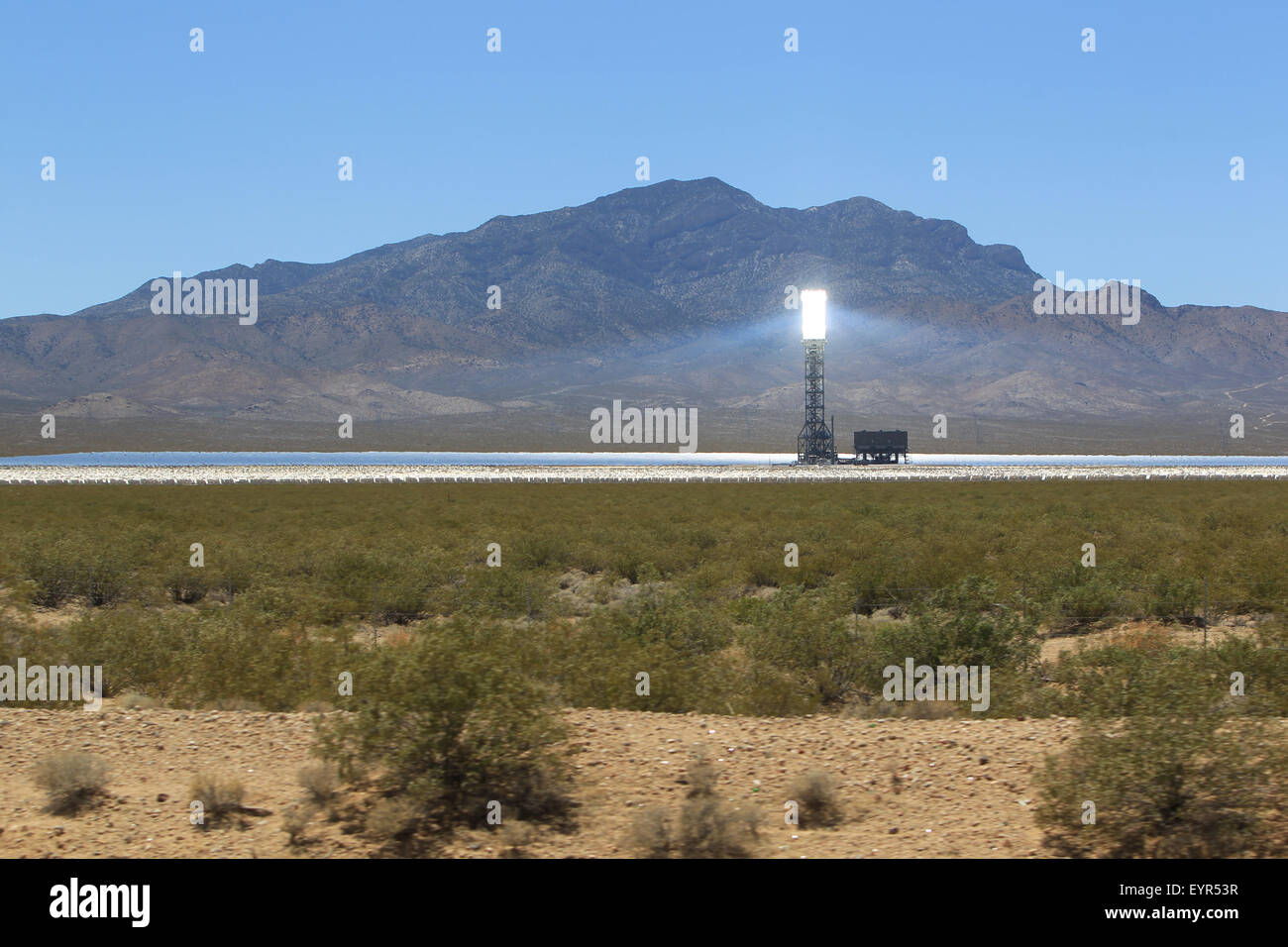 A solar farm that uses 1000's of large mirrors to super heat water to ...