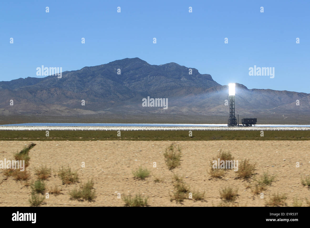 A solar farm that uses 1000's of large mirrors to super heat water to ...