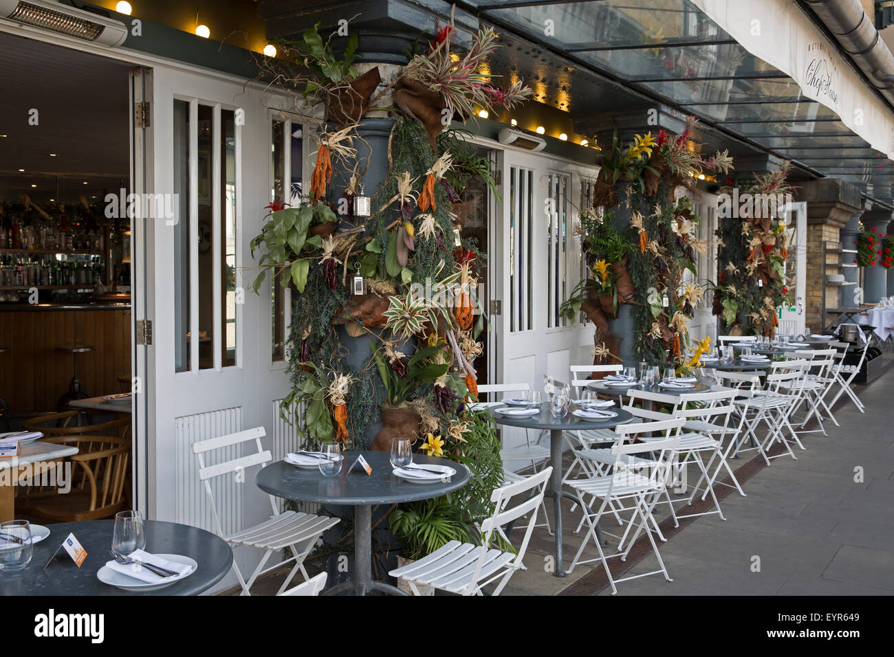 A restaurant by Tower Bridge in London Stock Photo - Alamy