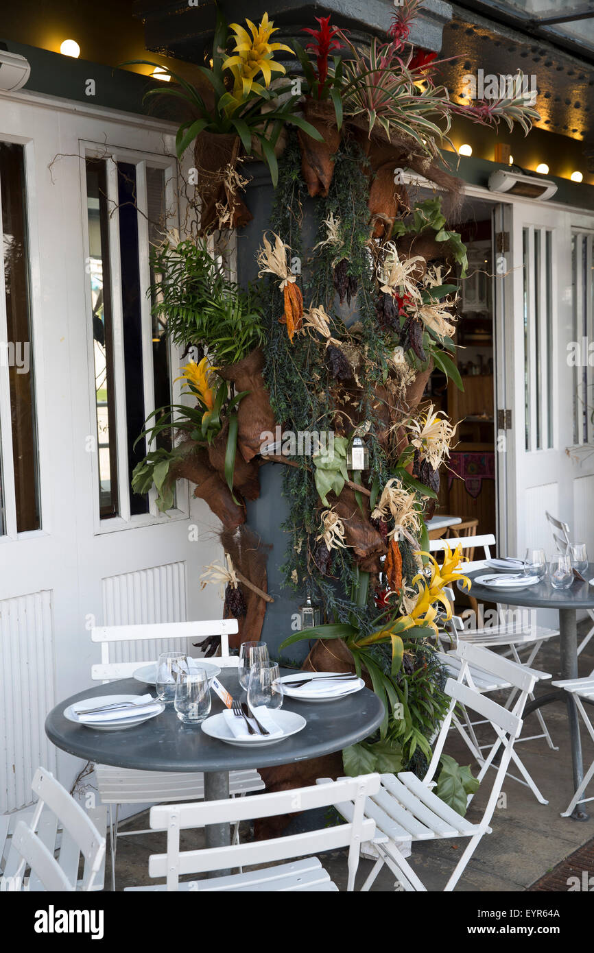 A restaurant by Tower Bridge in London Stock Photo - Alamy